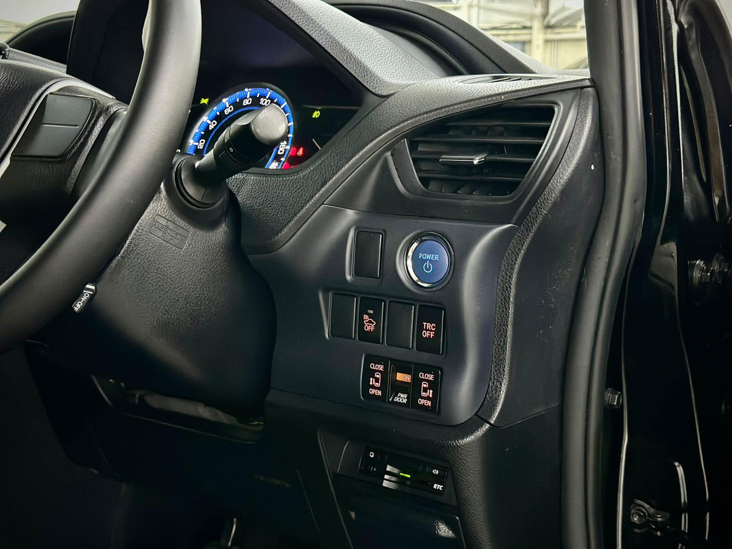 2015 Toyota Voxy Hybrid TRD